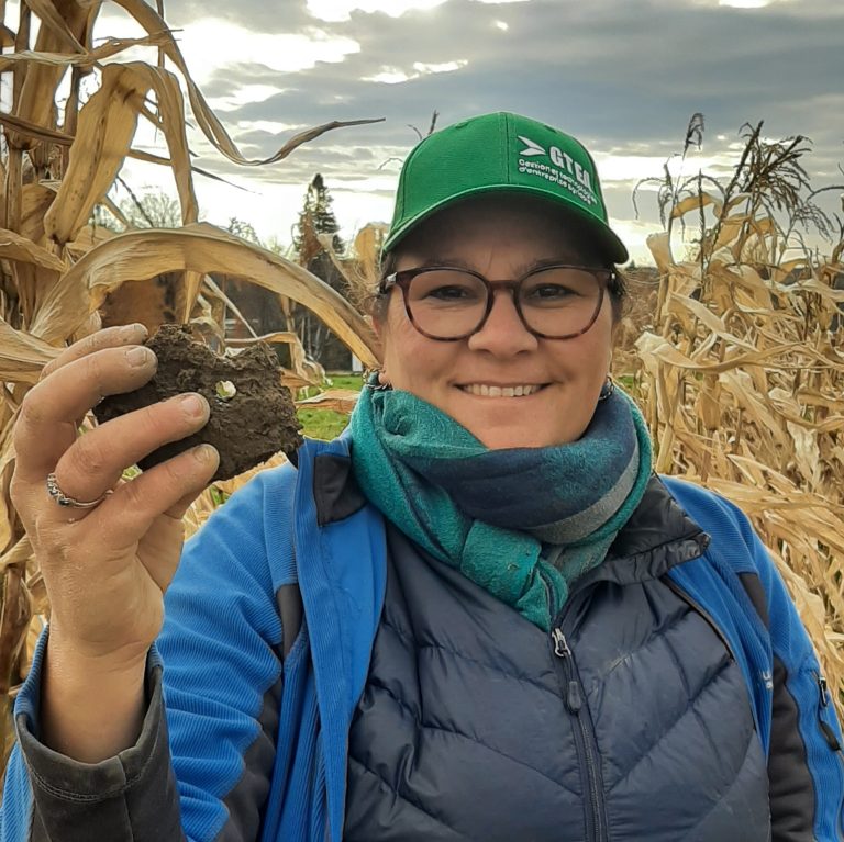 Le ver de terre : un allié indispensable pour un sol en santé - Le Bulletin des agriculteurs